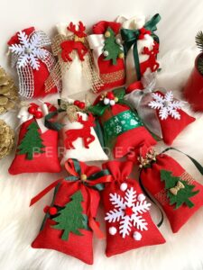 31 UNIQUE CHRISTMAS PORCH DECOR IDEAS FOR YOUR OUTDOOR SPACES - padebby