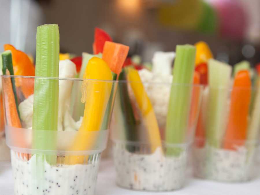 How to Make Cute Thanksgiving Charcuterie Cups for Your Guests - padebby